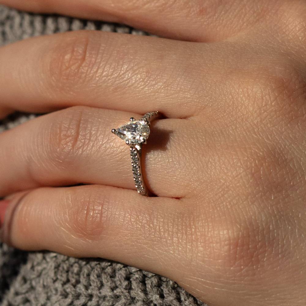 Pear Diamond Shoulder Set Ring - Diamond Heaven